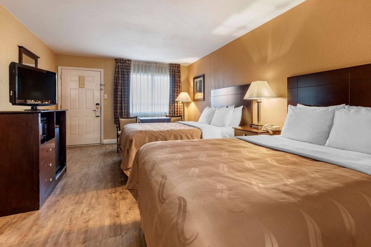 Ferro/tábua de engomar, Wi-fi grátis, roupa de cama fornecida