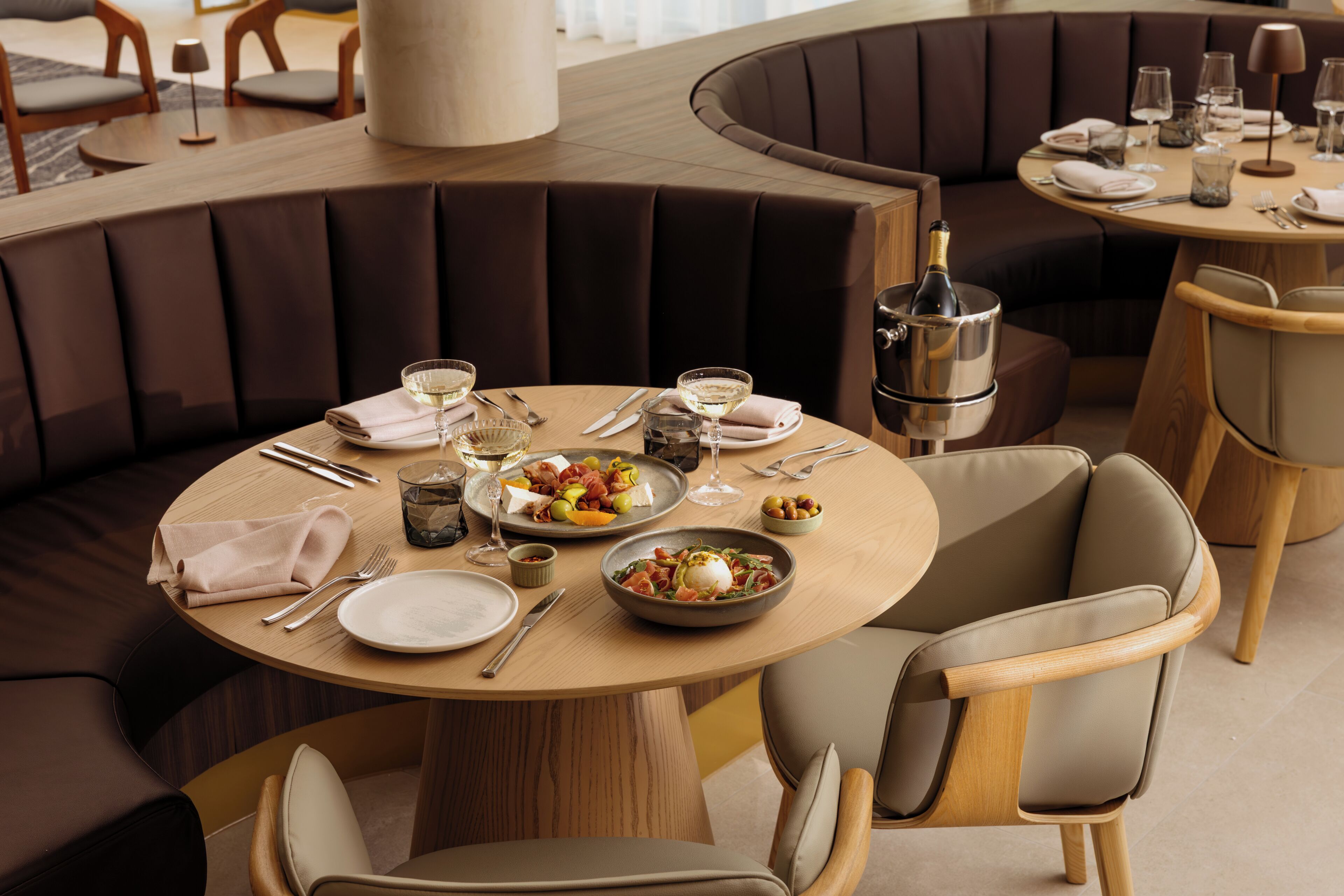 Pequeno-almoço tipo buffet diário (45 AUD por pessoa) 