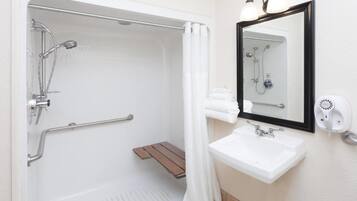 Quarto, 1 cama queen-size, acessível, não fumadores (Roll-In Shower) | Casa de banho | Uma combinação polibã/banheira, um chuveiro de hidromassagem