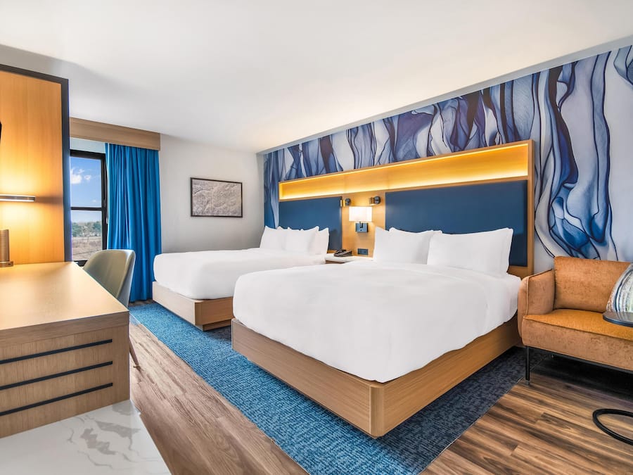 Quarto standard, 2 camas Queen | Roupas de cama premium, escrivaninha, cortinas blackout