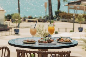 15 restaurantes: opção de café da manhã, almoço e jantar