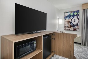 Quarto standard, 1 cama King, para não fumantes, geladeira e micro-ondas | Escrivaninha, cortinas blackout, ferros/tábuas de passar roupa