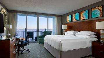 Roupa de alta qualidade, edredões de penas, cofre no quarto, secretária