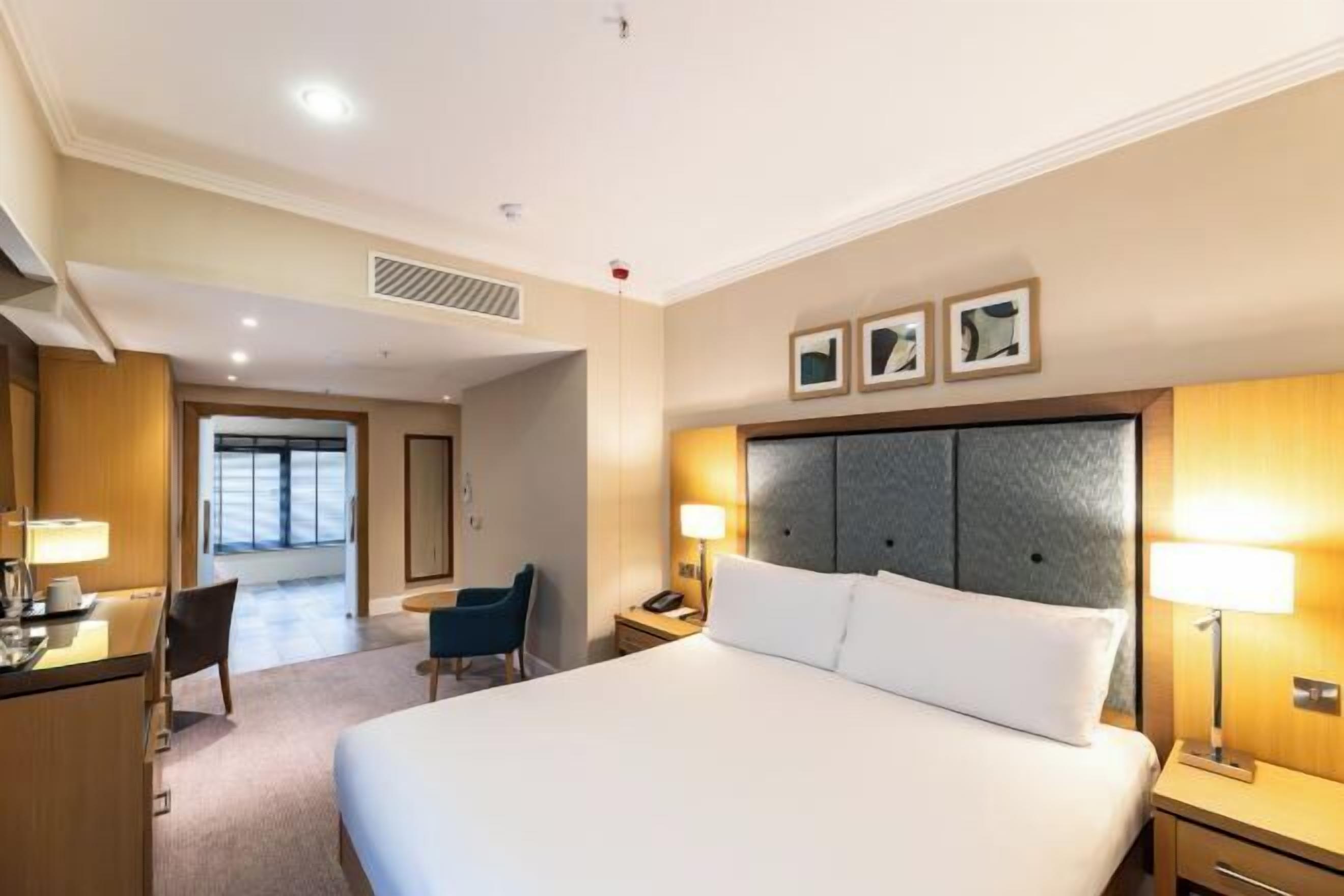 Cofre com capacidade para portátil, secretária 