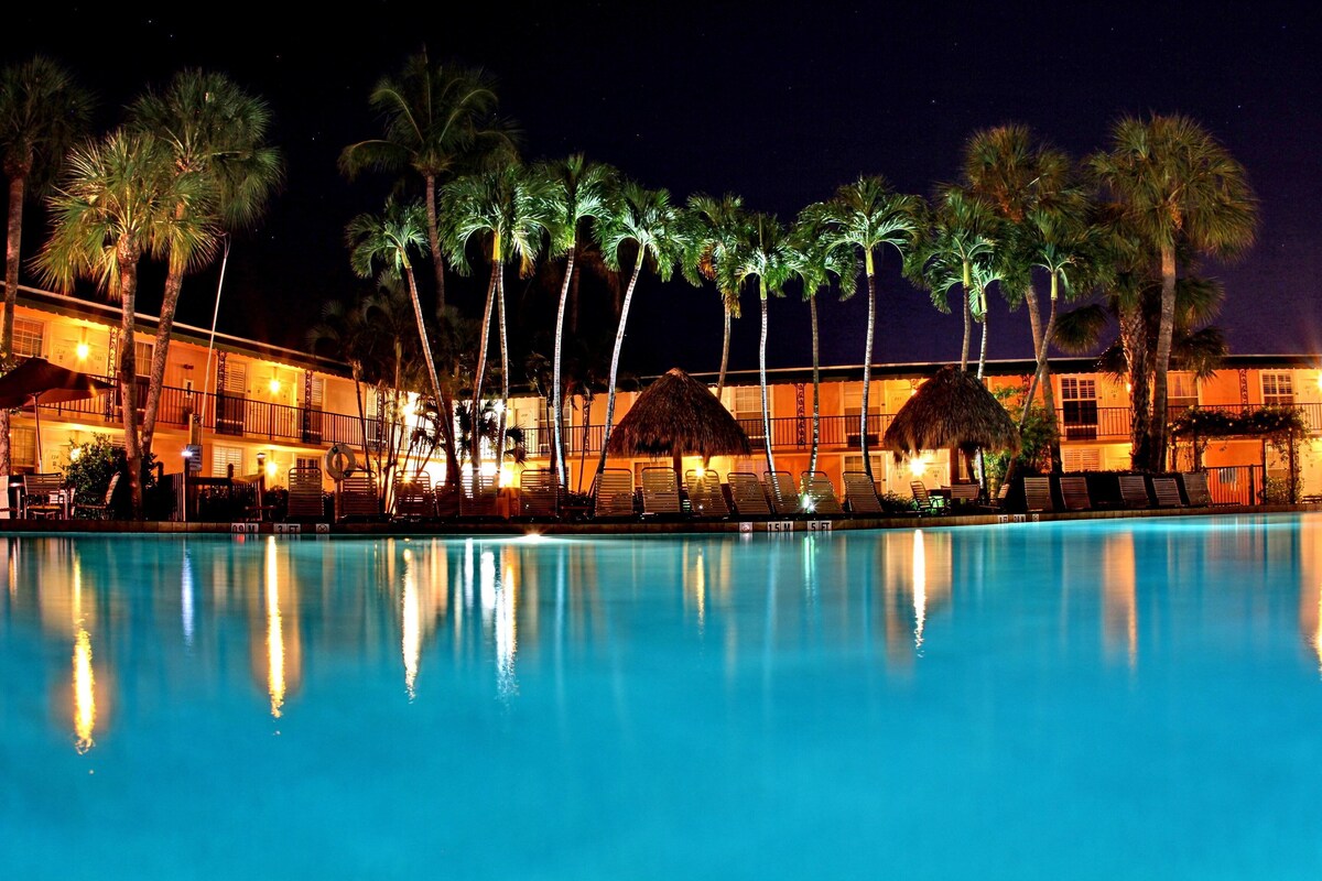 Gulfcoast Inn Naples Reviews, Deals & Photos 2026 - Expedia