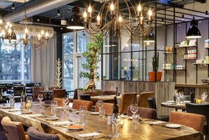 Café da manhã completo todos os dias (EUR 25 por pessoa) 