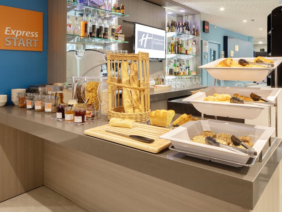 Pequeno-almoço self-service diário incluído