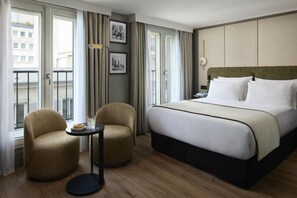 Quarto luxo | Frigobar, cofres nos quartos, escrivaninha, cortinas blackout