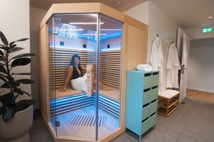 Sauna seca, banheira de hidromassagem