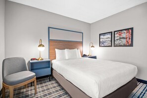 Quarto, 1 cama queen-size, não fumadores | Secretária, quartos insonorizados, ferro/tábua de engomar, Wi-fi grátis 