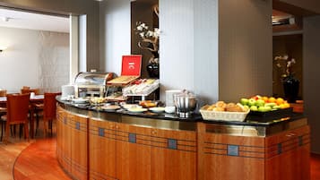 Pequeno-almoço tipo buffet diário mediante uma taxa