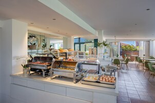 Pequeno-almoço takeaway diário (12 EUR por pessoa) 