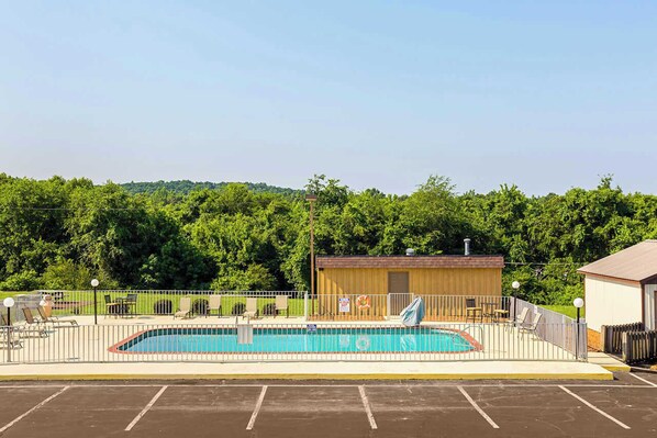 Piscina exterior sazonal 