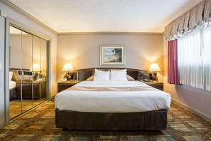 Cofre no quarto, secretária, ferro/tábua de engomar, Wi-fi grátis 