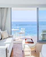 Roupas de cama premium, edredons de pluma, frigobar, cofres nos quartos