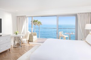 Roupa de alta qualidade, edredões de penas, minibar 