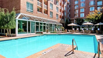 Piscina externa sazonal
