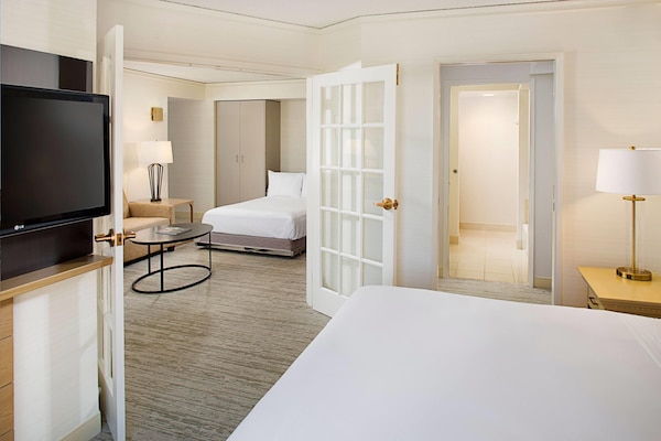 Suite Familiar, várias camas, não fumadores | 1 quarto, roupa de alta qualidade, minibar, cofre no quarto