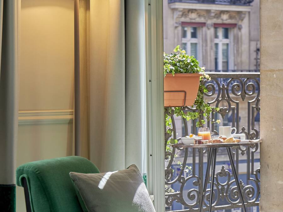 Roupas de cama premium, frigobar, cofres nos quartos, escrivaninha