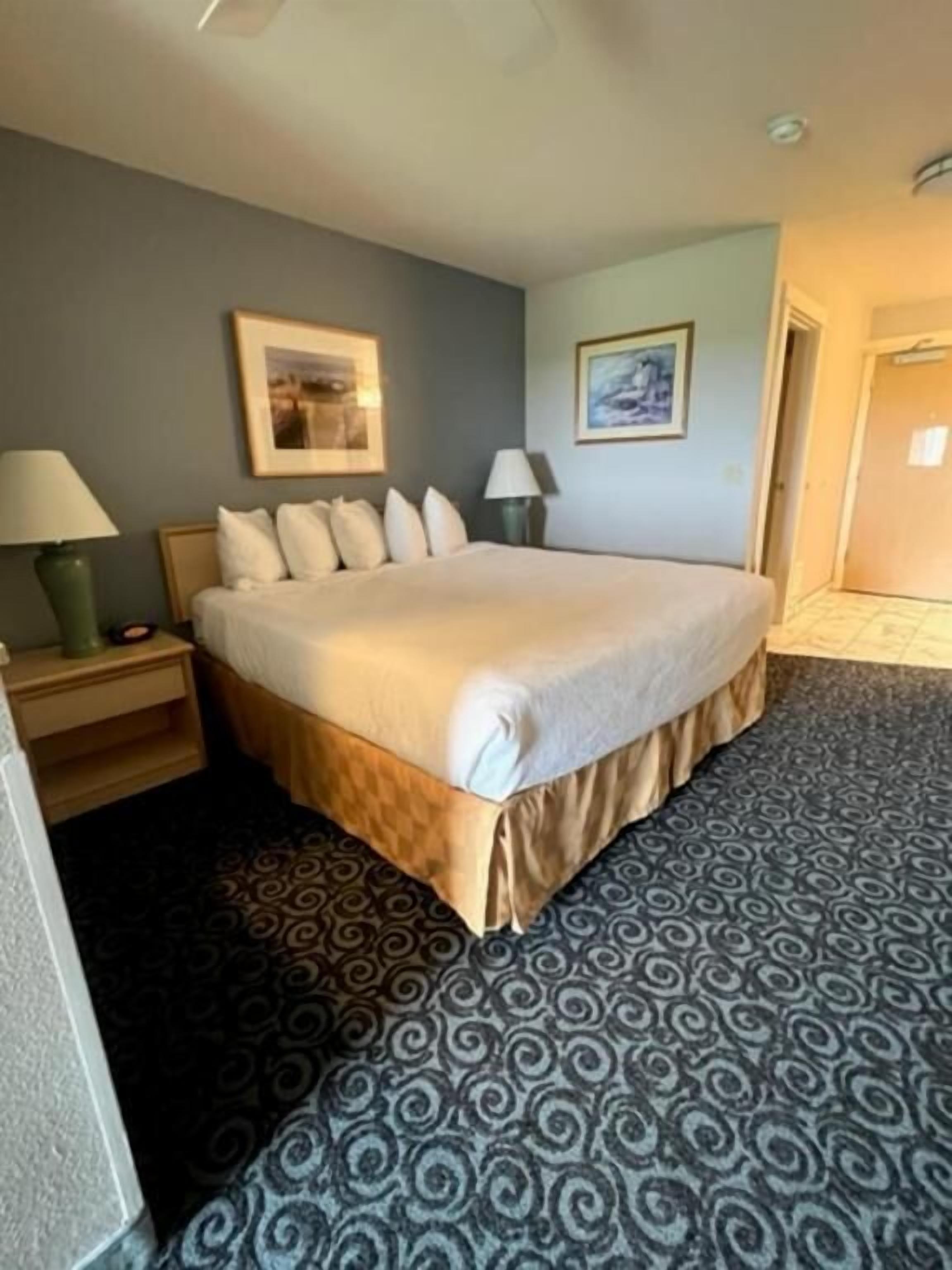 Lighthouse Suites Inn Reviews, Deals & Photos 2024 - AARP Travel Center