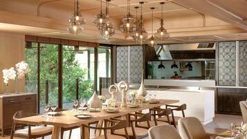 2 restaurantes, café da manhã, culinária internacional