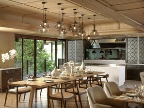 2 restaurantes, café da manhã, culinária internacional