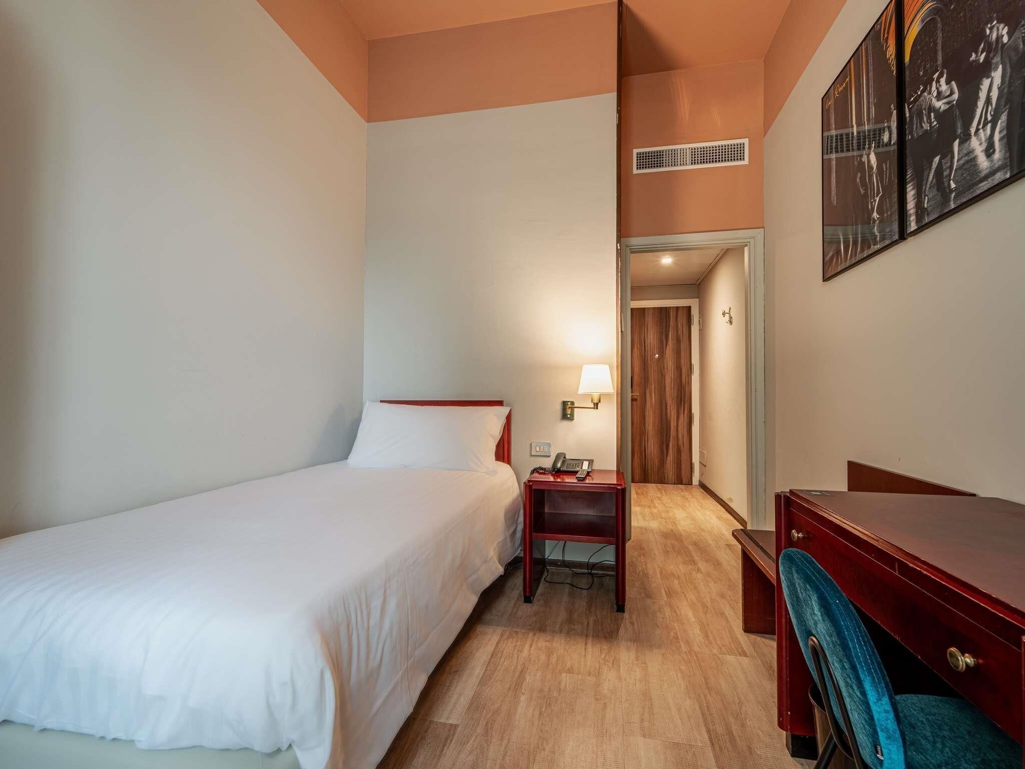 Quarto Clássico, 1 cama individual | Edredões de penas, minibar, cofre com capacidade para portátil 