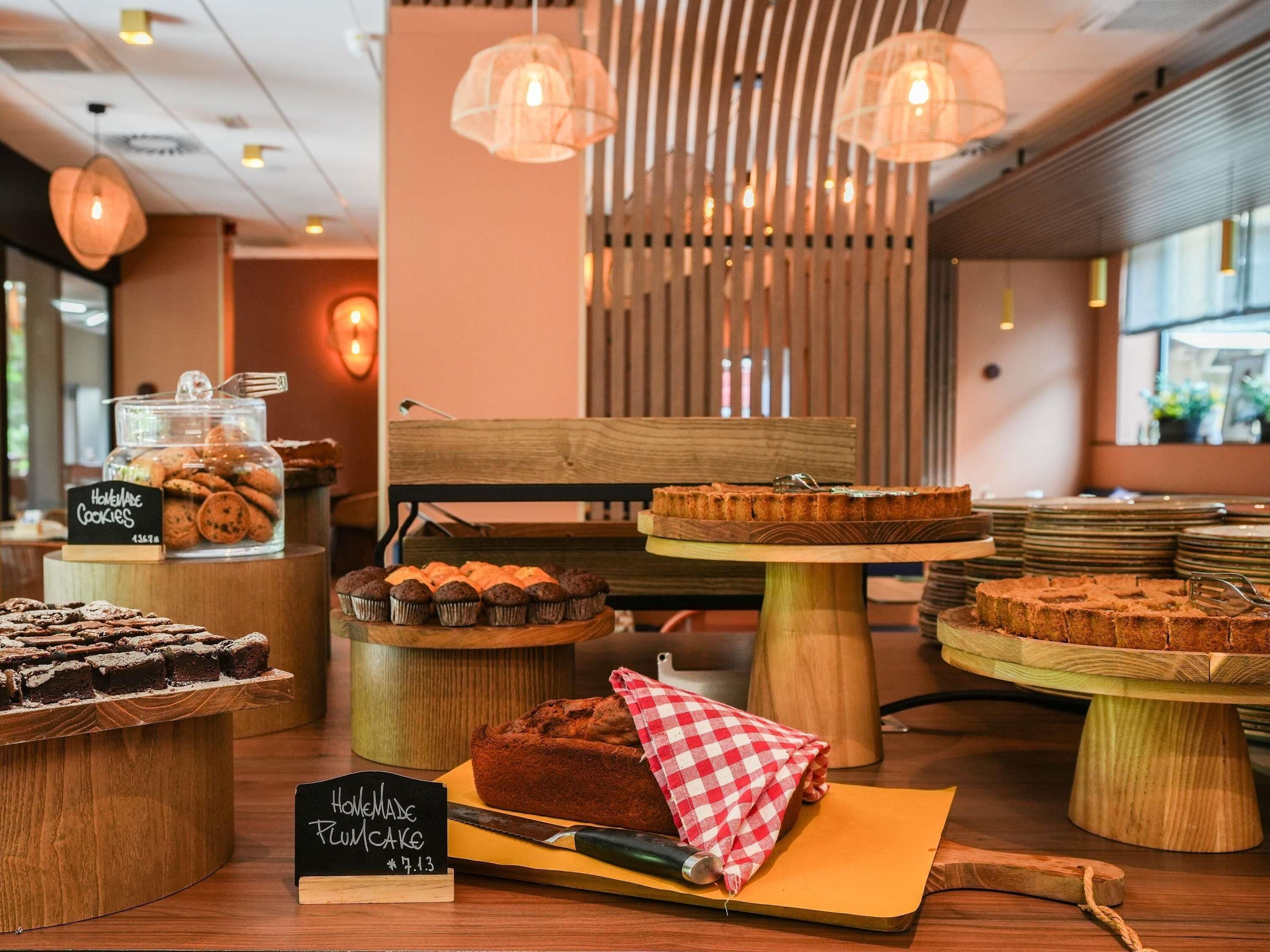 Pequeno-almoço tipo buffet diário mediante uma taxa 