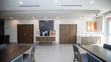 Café da manhã self-service grátis todos os dias