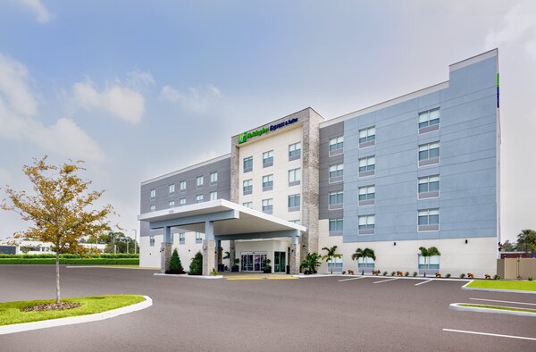 Holiday Inn Express & Suites Tampa Stadium – Airport Area By Ihg - Tampa, FL