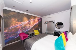Quarto Familiar | Roupa hipoalergénica, cofre no quarto, com decoração personalizada