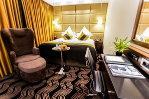 Quarto Club | Roupa de alta qualidade, minibar, cofre no quarto, secretária