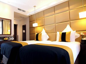 Quarto Twin Club | Roupa de alta qualidade, minibar, cofre no quarto, secretária