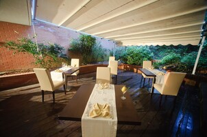 Café da manhã, almoço e jantar; culinária local 