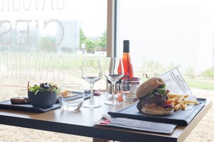 Alimentação e bebidas