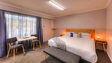 Roupas de cama premium, edredons de pluma, frigobar, cofres nos quartos
