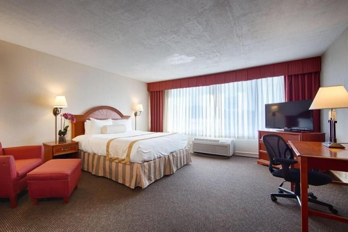 1 quarto, cofres nos quartos, escrivaninha