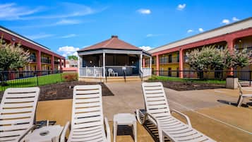 Piscina exterior sazonal