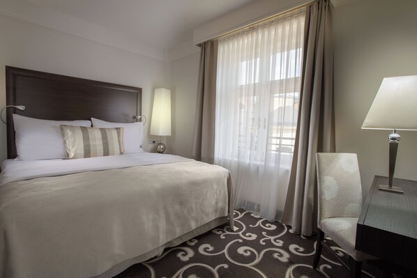 Cofre no quarto, secretária, cortinas/cortinados opacos, Wi-fi grátis 