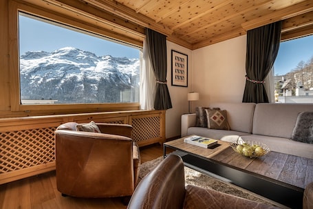 Suite Panorâmica, 2 quartos | Sala de estar | TV de ecrã plano . Hotel Steffani