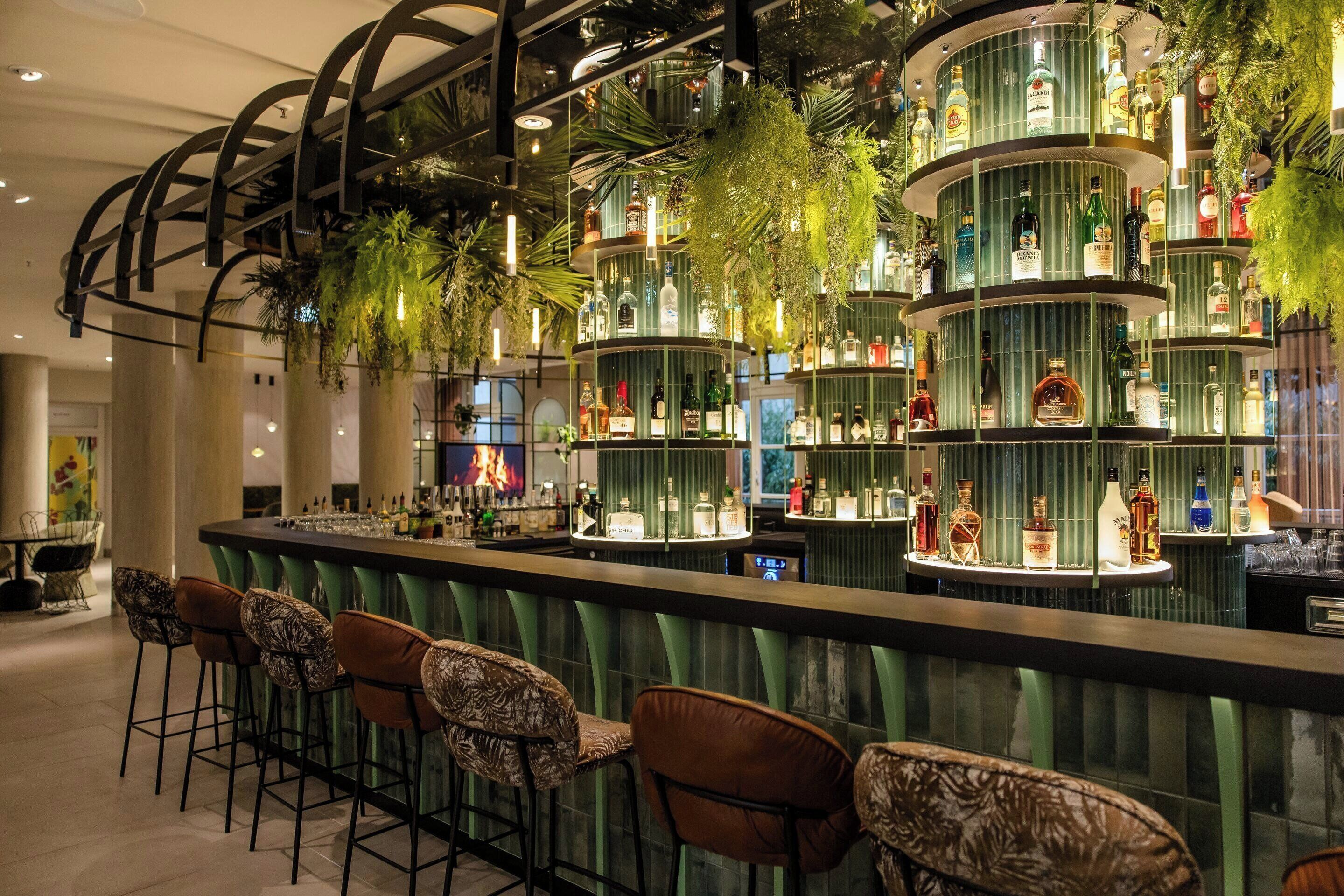 2 bares/lounges 