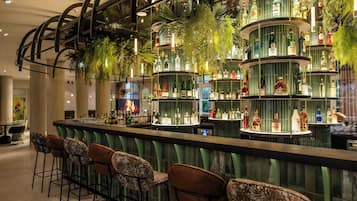 2 bares/lounges