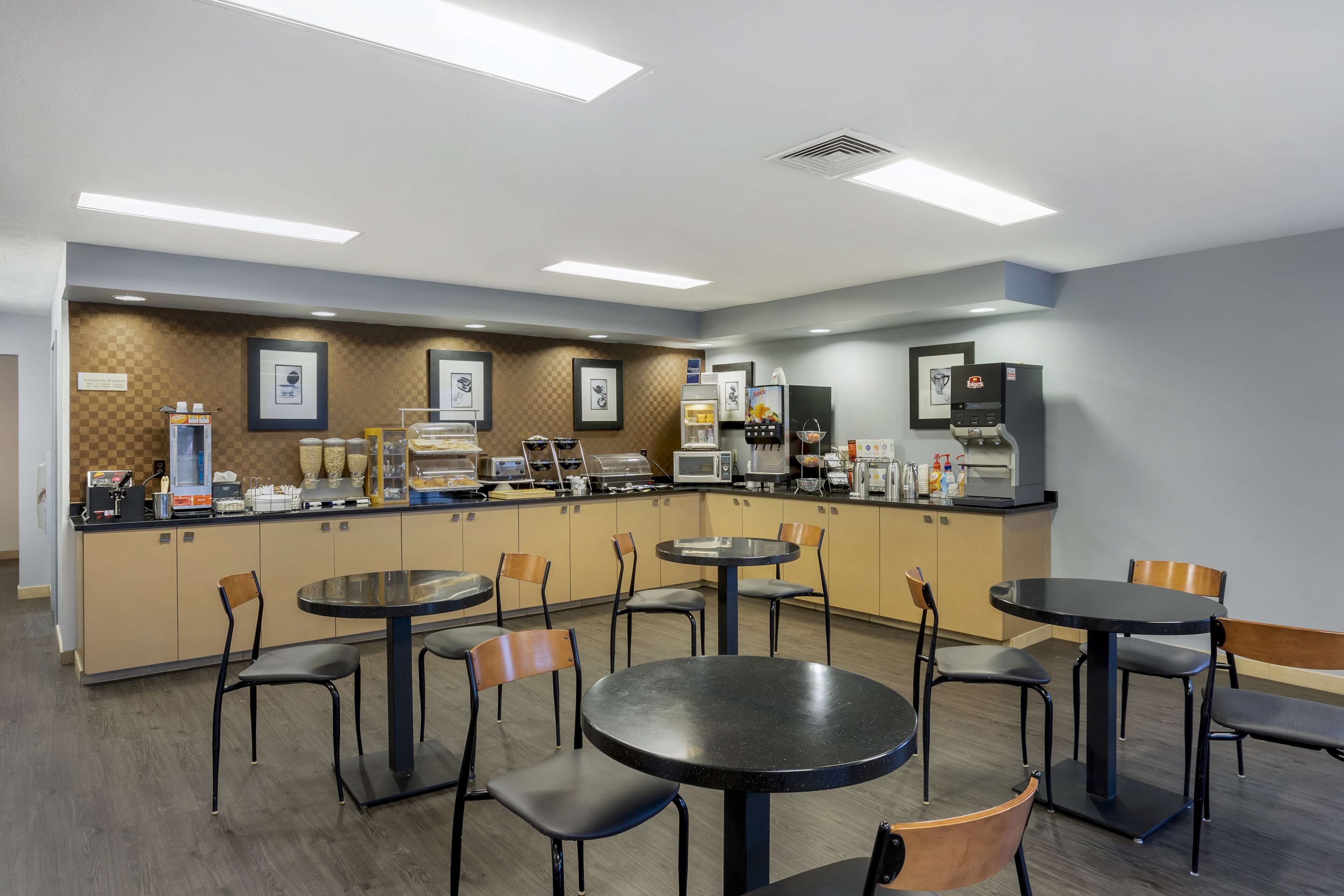 Pequeno-almoço tipo buffet diário incluído 