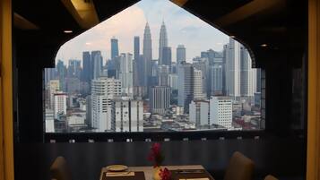 3 restaurantes, pequenos-almoços servidos, cozinha à base de grelhados