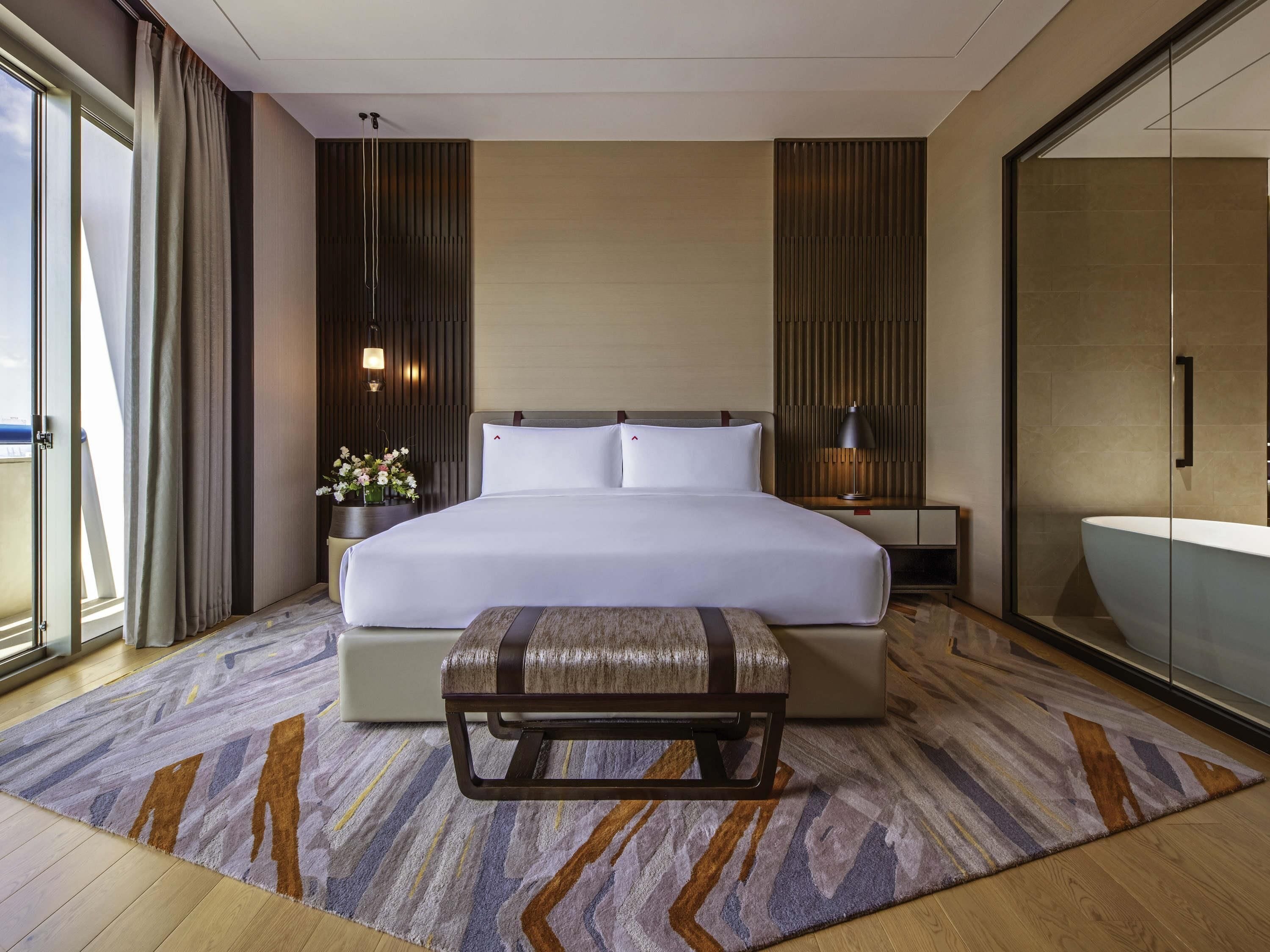 Cofres nos quartos, escrivaninha, espaço de trabalho para notebook