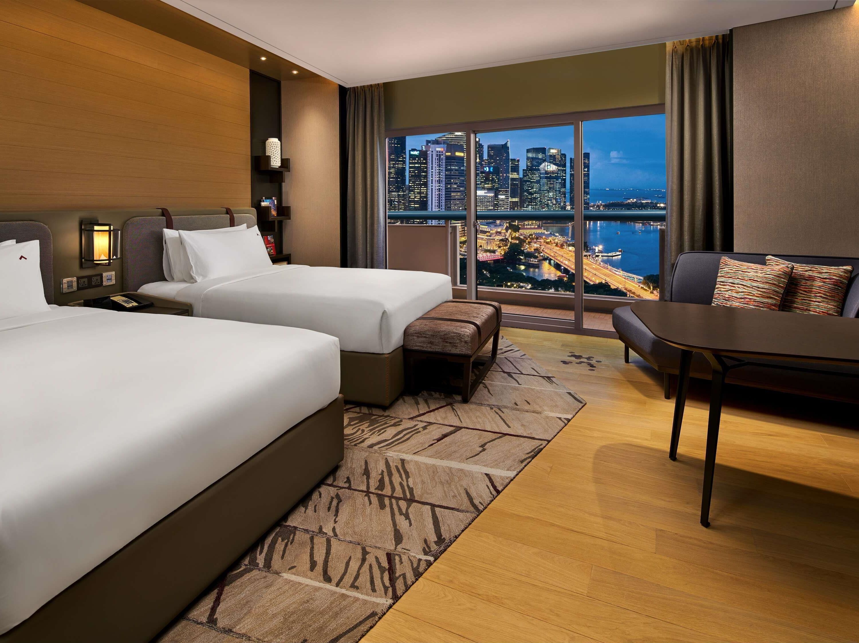 Cofres nos quartos, escrivaninha, espaço de trabalho para notebook