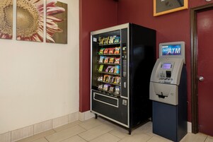 Caixa multibanco/serviços bancários no local