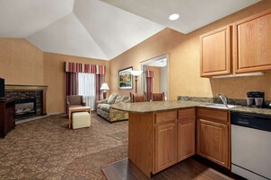 Suite Deluxe, 1 cama king-size, não fumadores | Roupa de alta qualidade, camas de colchão pillowtop, cofre no quarto 