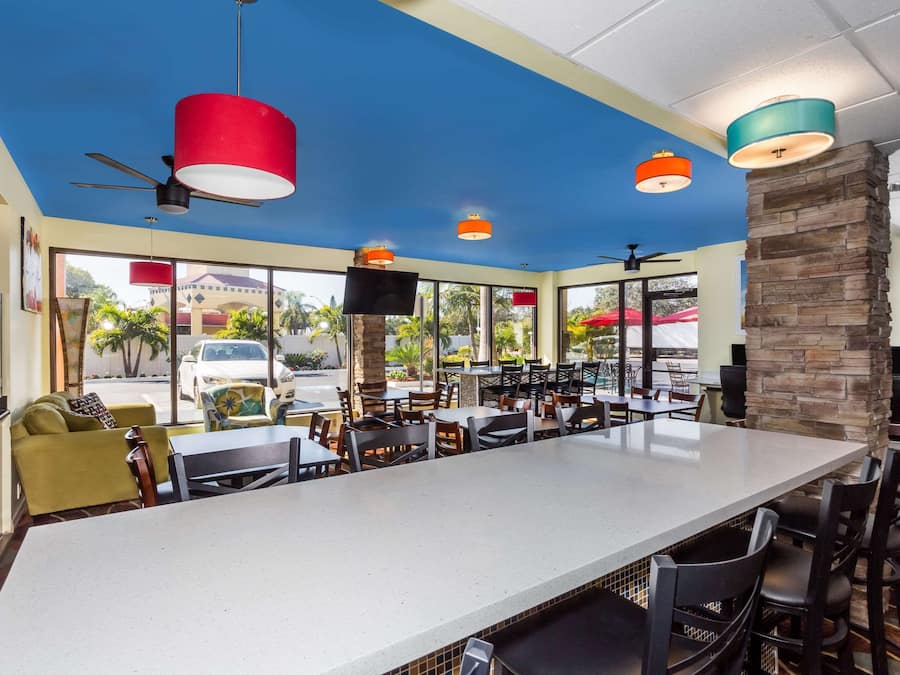 Café da manhã para viagem grátis todos os dias