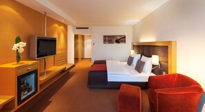 Roupas de cama premium, cofres nos quartos, escrivaninha